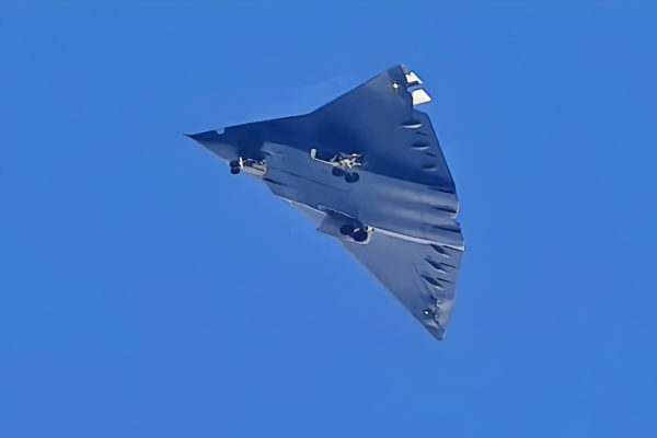 China Unveils Sixth-Generation Fighter With Unconventional Three-Engine ...