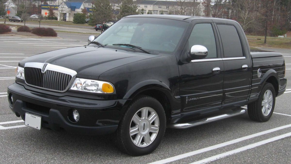 11 of the Worst Cars Ever Made By Major Manufacturers - Gadget Review