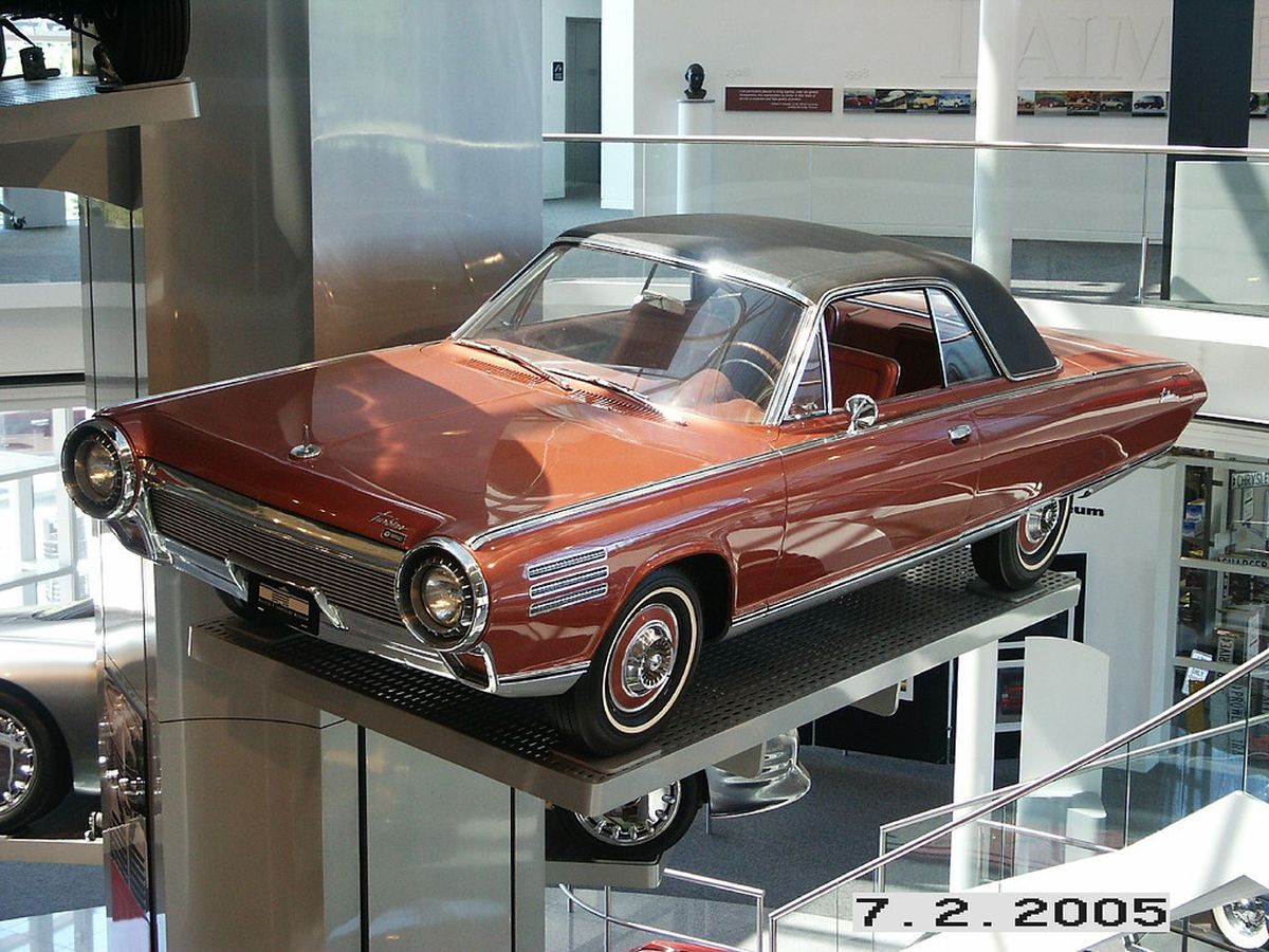 13 Vintage Cars That Were Too Advanced and Failed Because of It ...