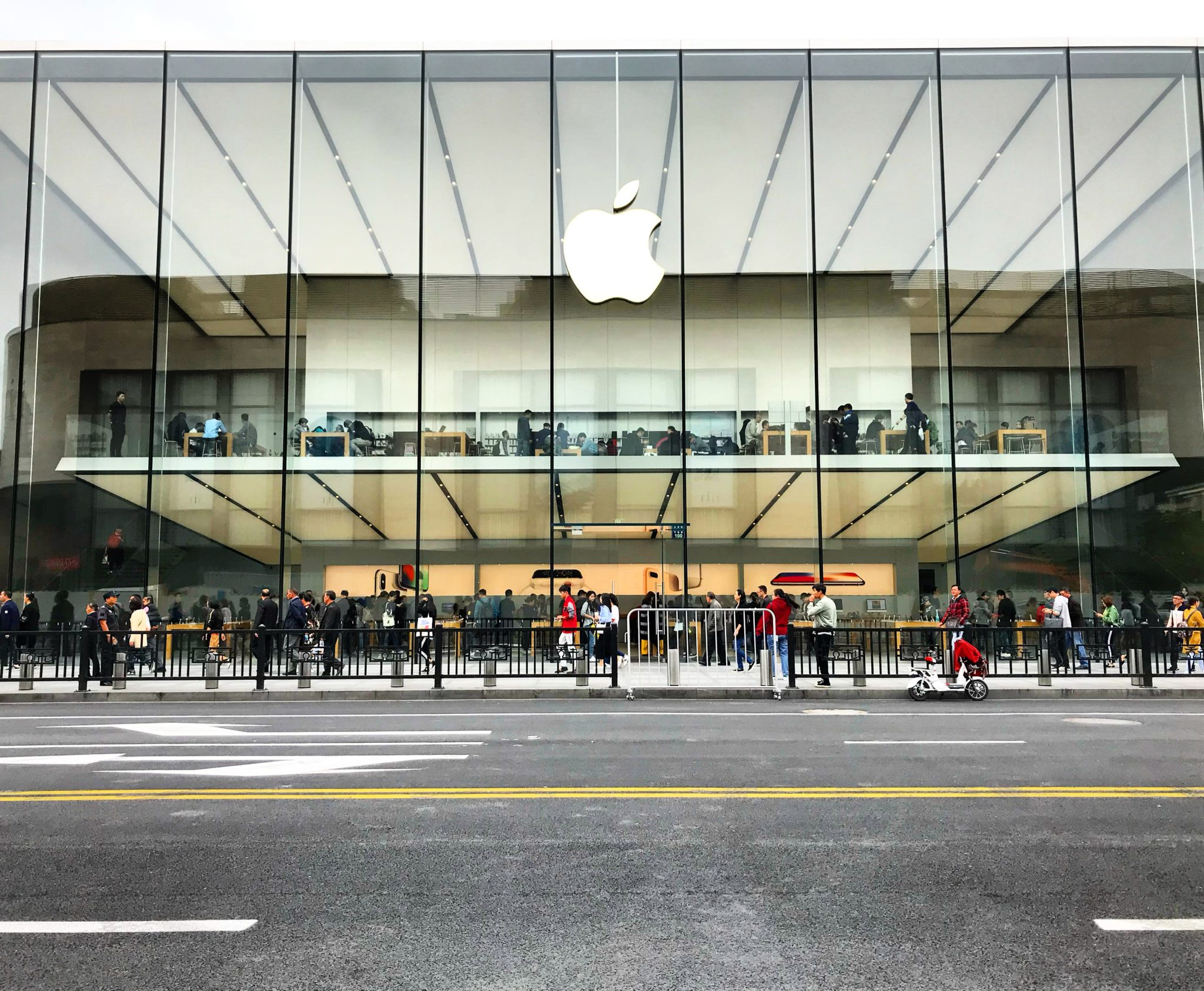 Apple's China Reality Check: First Store Closure After 17 Years of ...