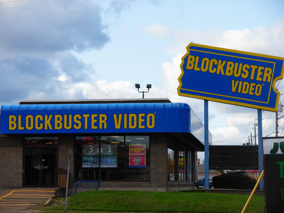 The 20 Technologies That Built the 2000s (And Then Died) - Gadget Review