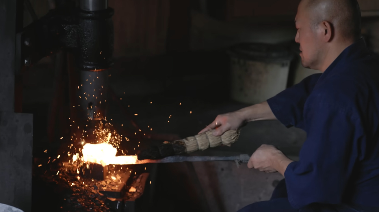 How Sand Becomes a Sword: The Art of Katana Forging - Gadget Review