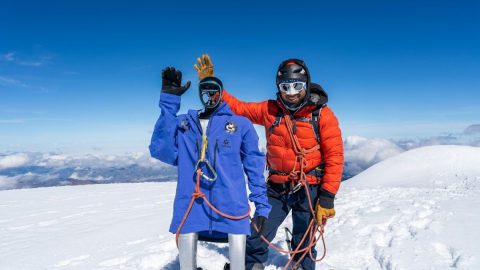 Humanoid Robot Summits 20,341-Foot Volcano in Quest for Everest ...