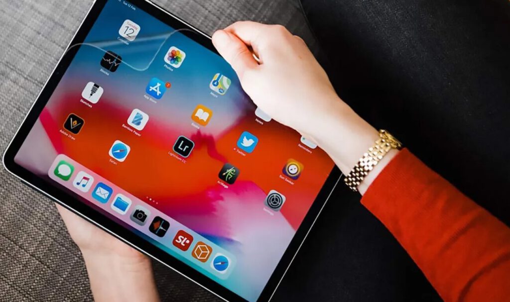 iPad Shopping Gets Complicated: Your 2026 Buying Timeline - Gadget Review
