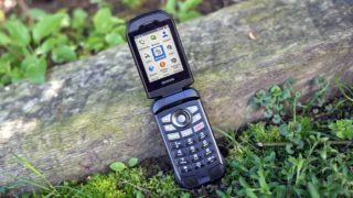 10 Dumbphones That Help You Unplug and Live in the Moment - Gadget Review