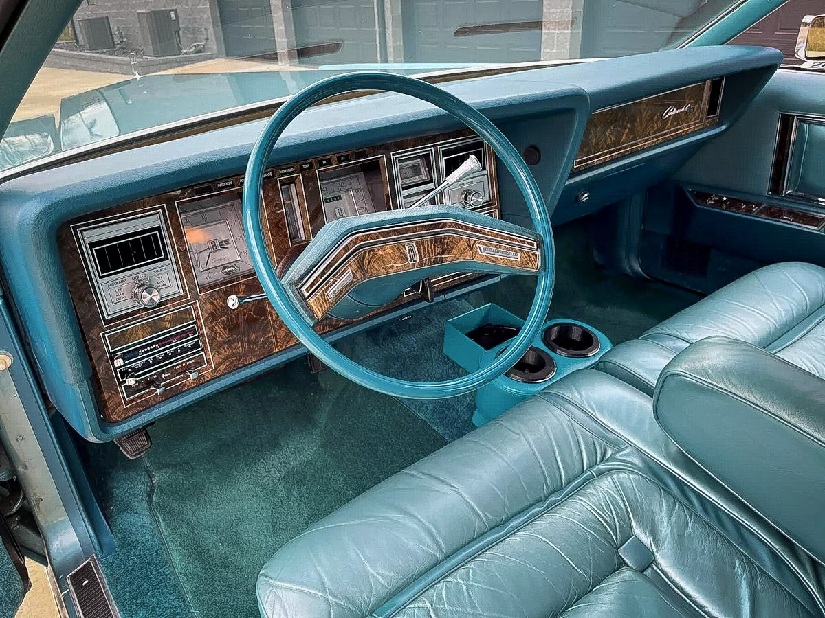 10 American Cars So Big They Made SUVs Look Like Toys - Gadget Review