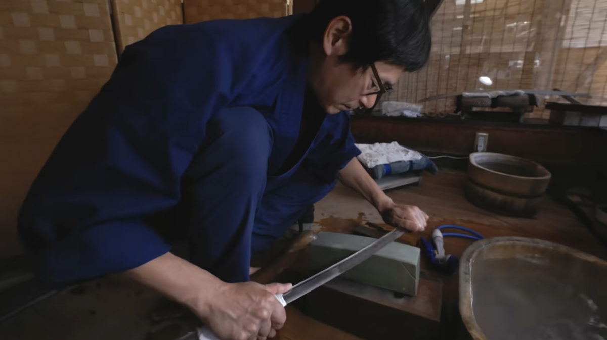 How Sand Becomes a Sword: The Art of Katana Forging - Gadget Review