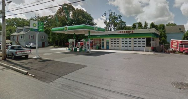 17 Lost Gas Station Services & Fixtures That Shaped Car Culture ...