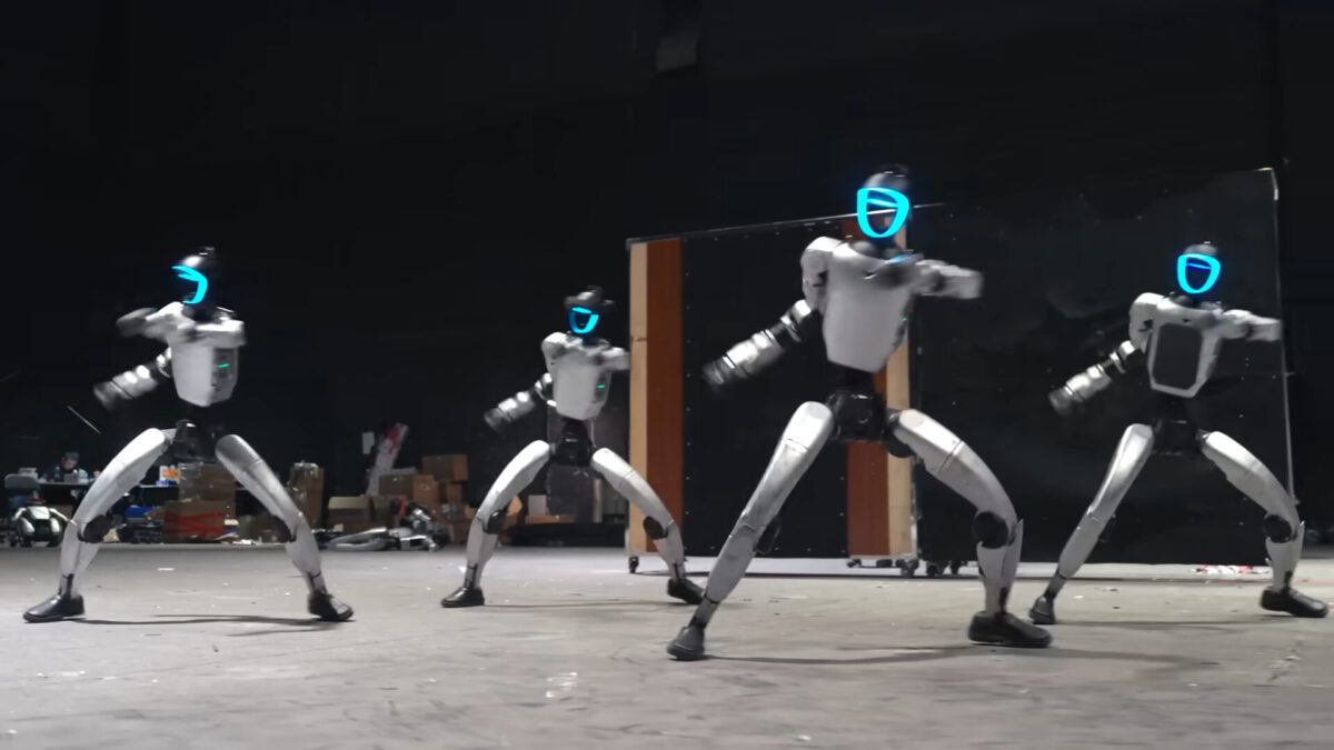 Humanoid Robots Perform Perfectly Synchronized Lunar New Year ...