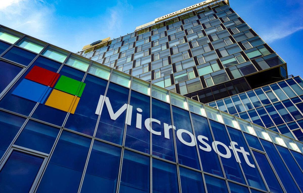 Microsoft Faces Its Worst Quarter Since 2008 - And AI Is Why - Gadget ...