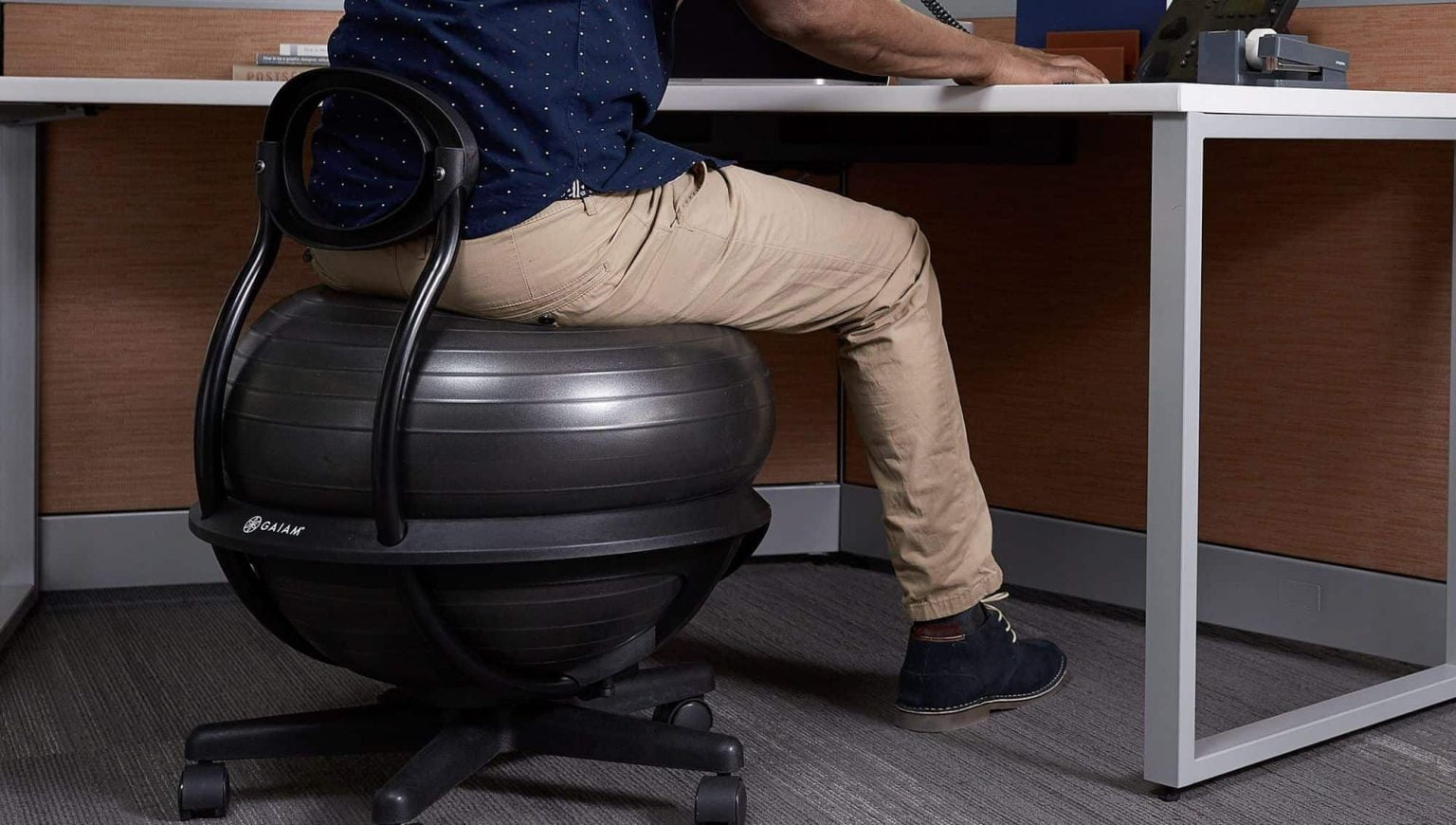 How To Sit Correctly In An Office Chair | Gadget Review | Office Chairs