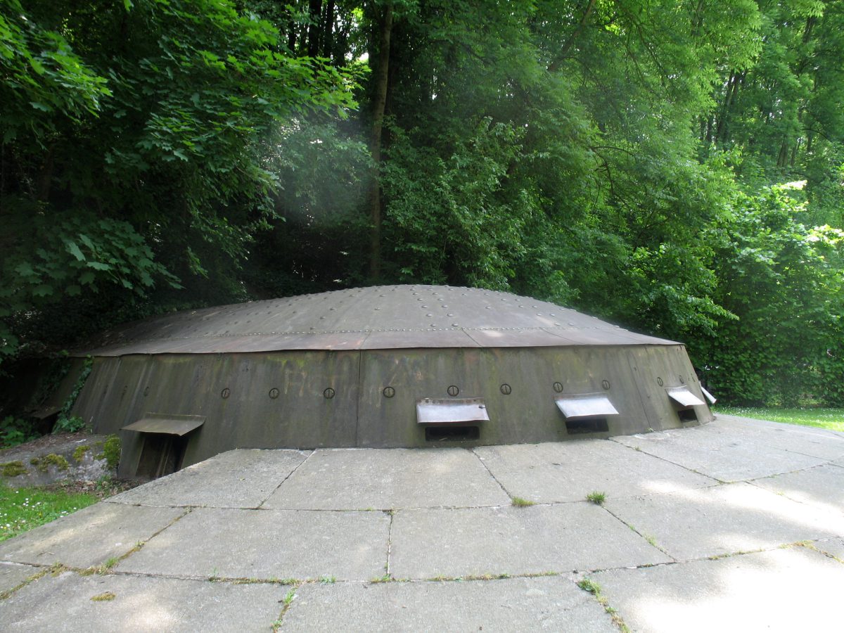 Survival Pods Are Here: Inside the $100,000 Tech Billionaire Bunkers ...