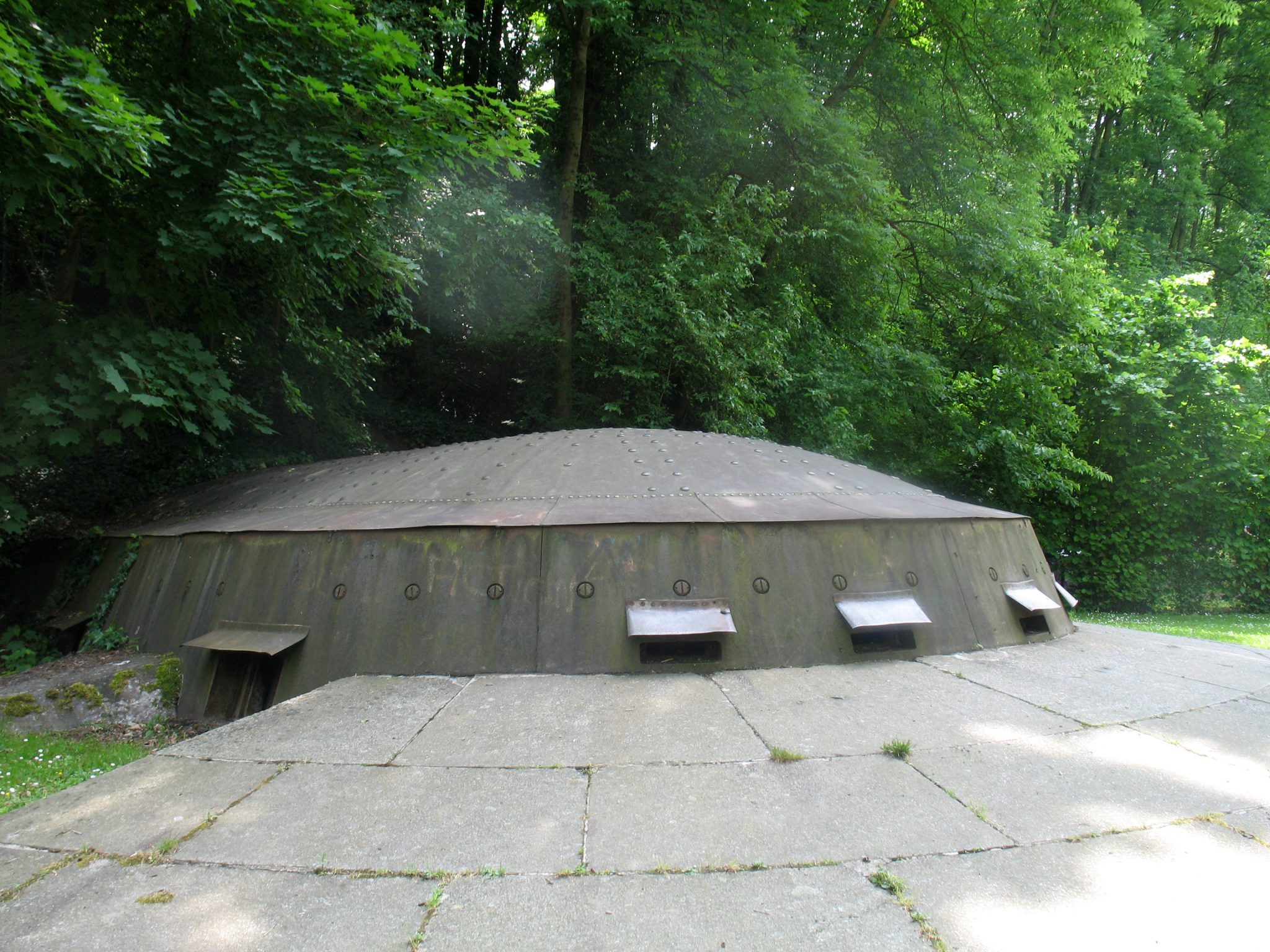 Survival Pods Are Here: Inside the $100,000 Tech Billionaire Bunkers ...