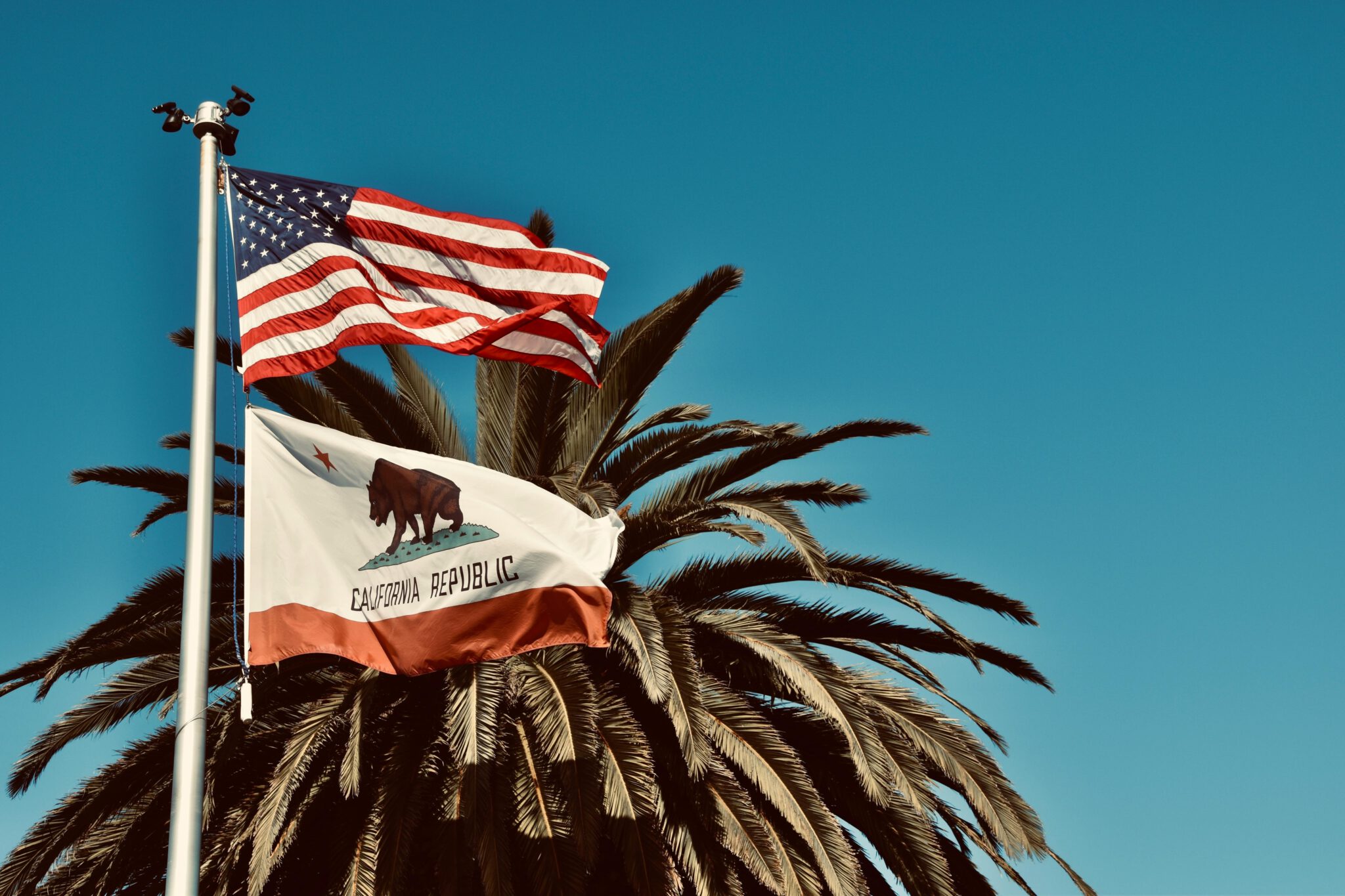 California Moves to Block Kids Under 16 From Social Media Apps - Gadget ...
