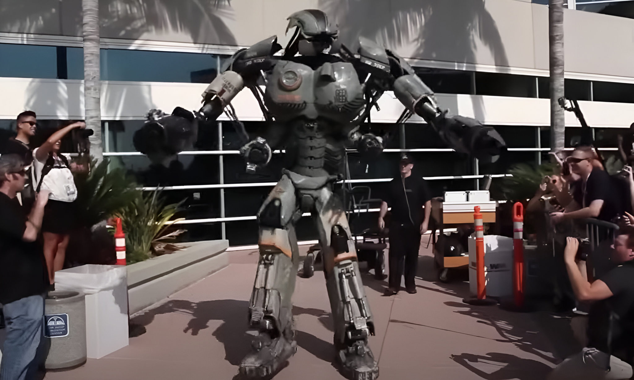 13 Most Incredible Giant Robots From Around the World - Gadget Review