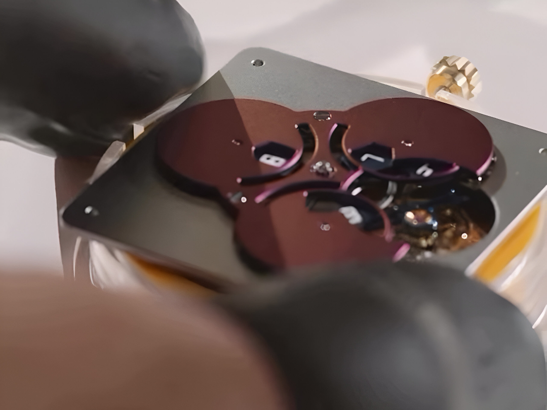 Nostalgia Meets Luxury: The HAUTLENCE RETROVISION '85 Transforming ...