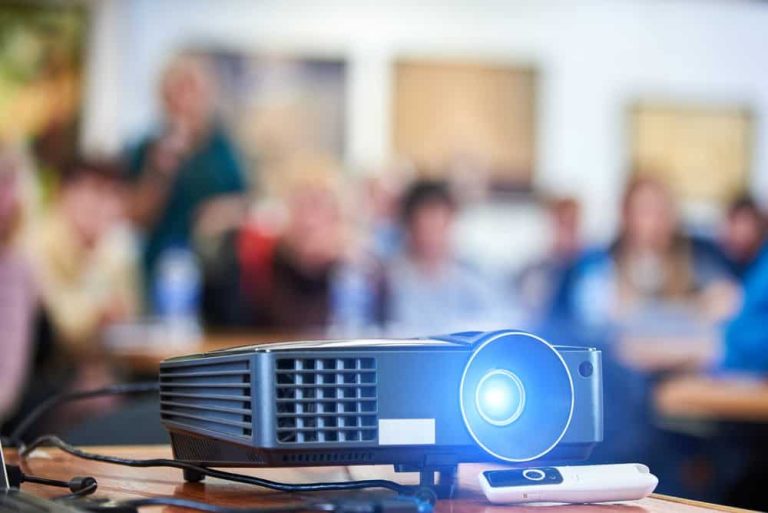Best Projector For Bright Rooms ~ High Lumen Projectors