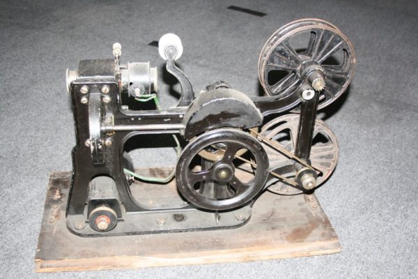 25 Necessities from the 1930s That Vanished with the Rise of Modern ...