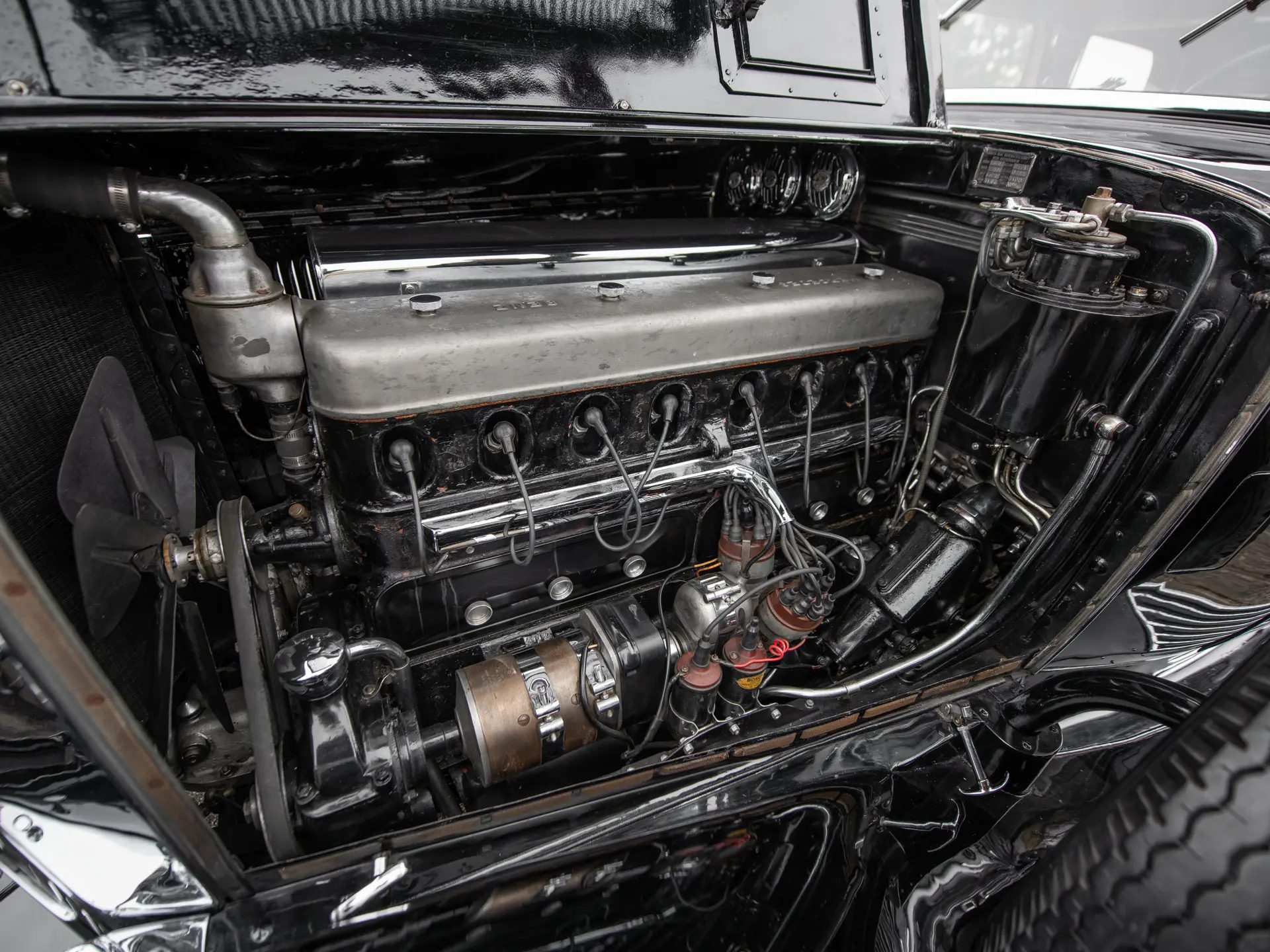 24 of the Largest Engines Ever Used in Vintage Vehicles - Gadget Review