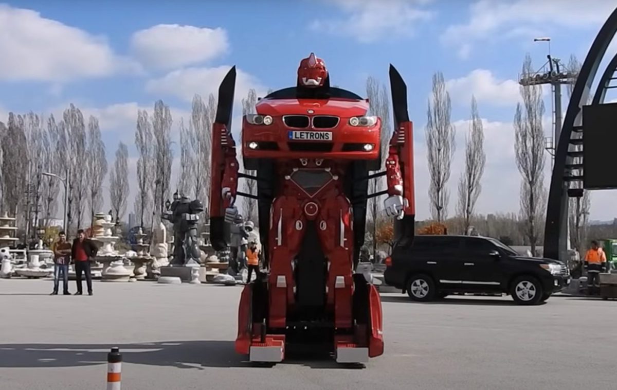 13 Most Incredible Giant Robots From Around the World - Gadget Review