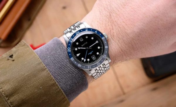 8 GMT Watches That Actually Work When You Travel (For Every Budget ...