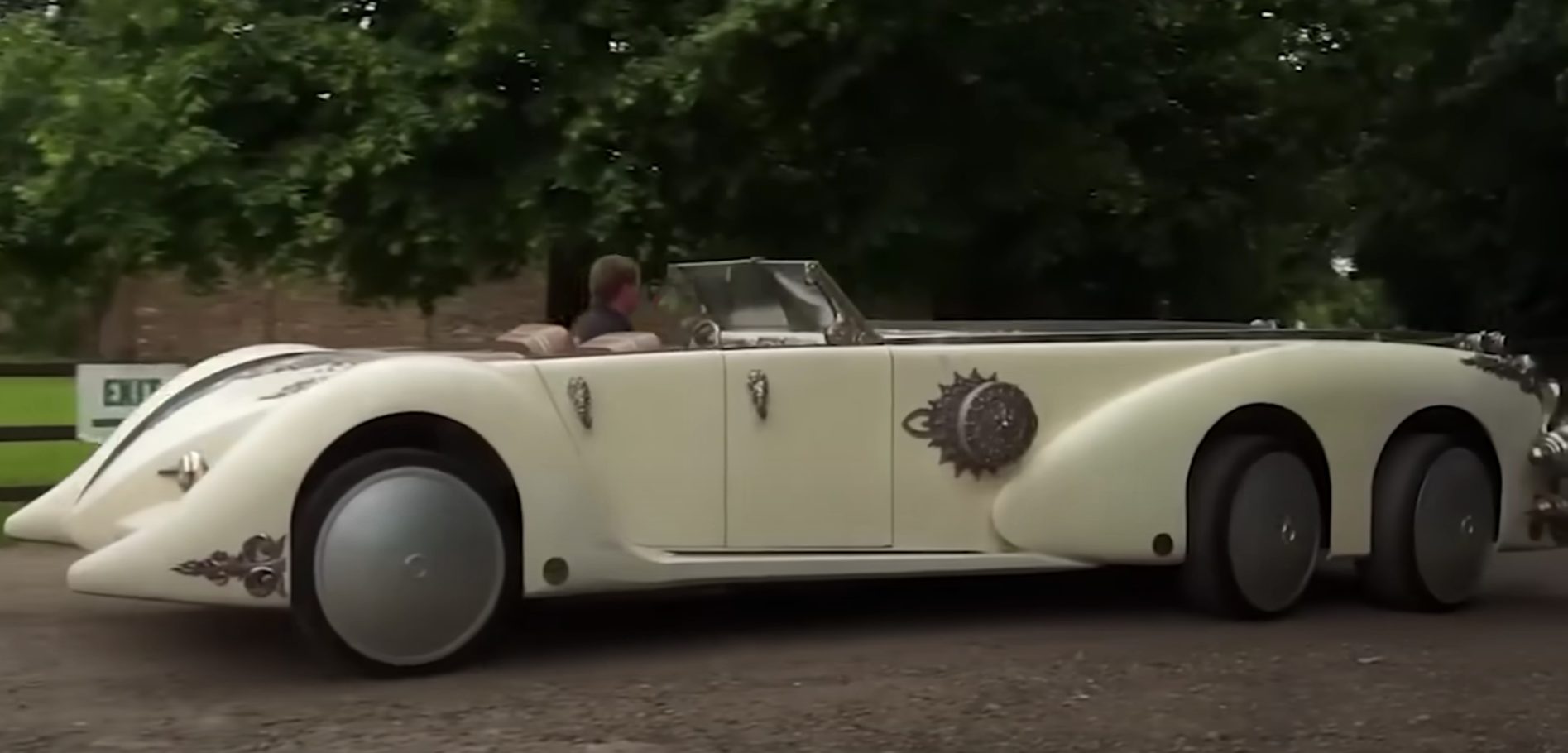 Outrageous Inside and Out: 19 of the Strangest Cars Ever Built - Gadget ...