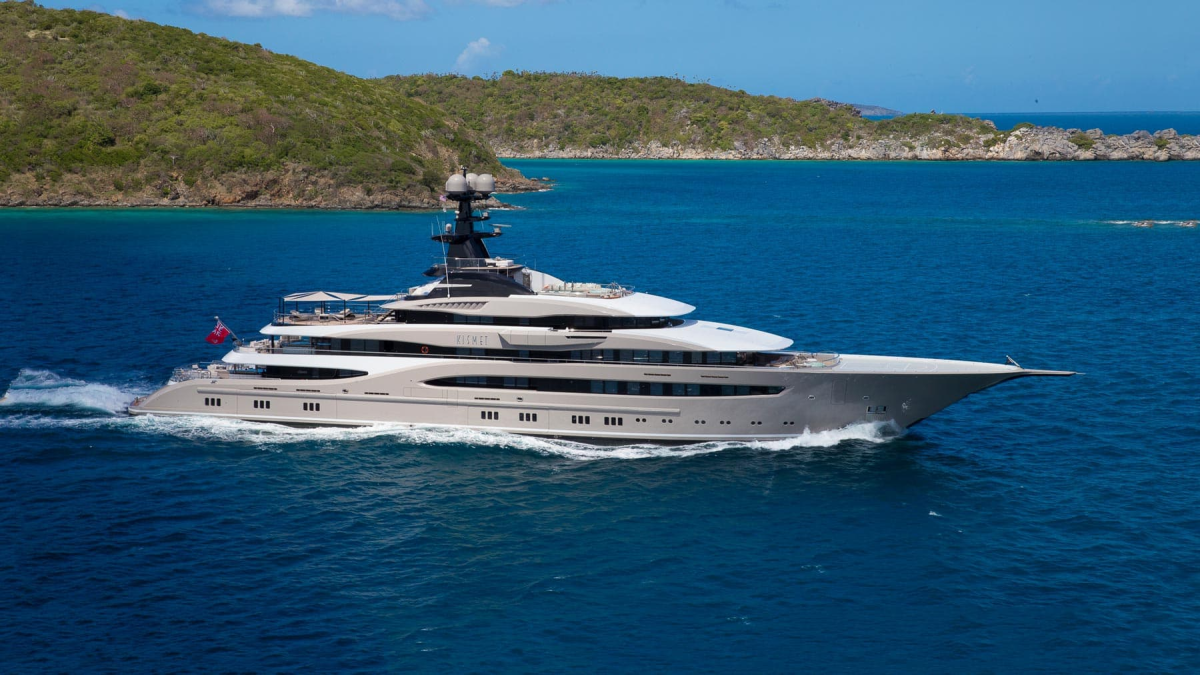 10 Insane Yachts That Look Like They’re From Another Planet - Gadget Review