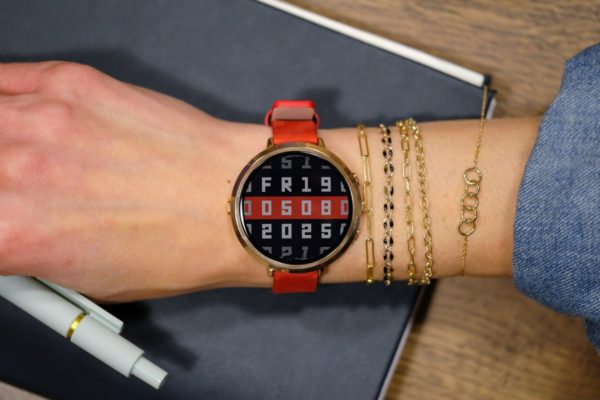 Pebble Revives Its Thinnest Watch - And It Lasts 10x Longer Than an ...