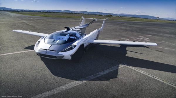 AirCar: 30 Years in the Making, Transforms From Car To Aircraft In 2 ...