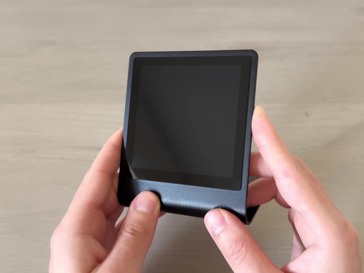 PrestoDeck: The Mini Spotify Display Your Messy Desk Actually Deserves ...