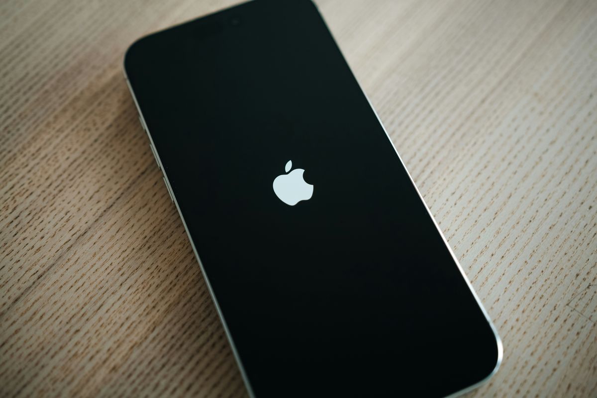 Long-Term Check-In: What’s Still Great About the iPhone 16? - Gadget Review