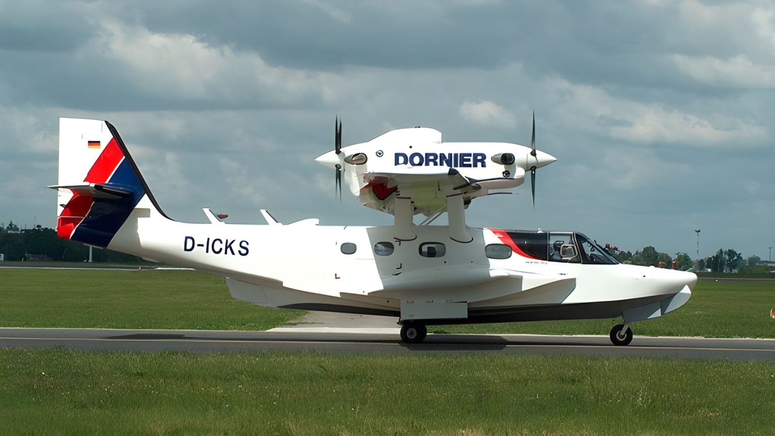 Top 15 Coolest Amphibious Planes That Defy Gravity and Water - Gadget ...