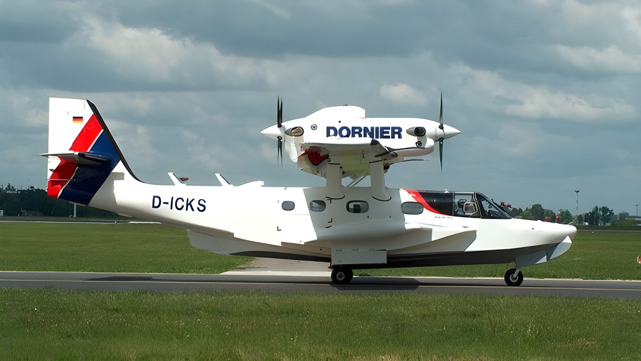 Top 15 Coolest Amphibious Planes That Defy Gravity and Water - Gadget ...