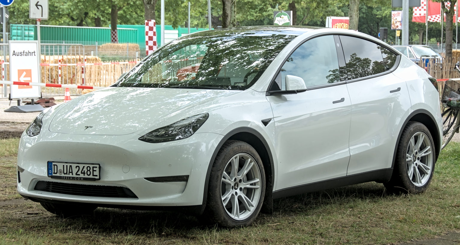 Tesla's Biggest Secret: Your EV Could Power Your Home for a Week ...
