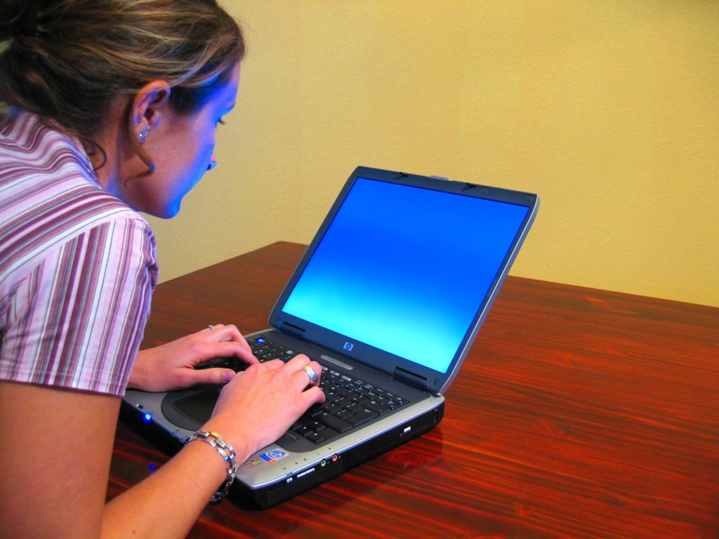 How to Text from Your Laptop (Even If You Have an Android Phone ...