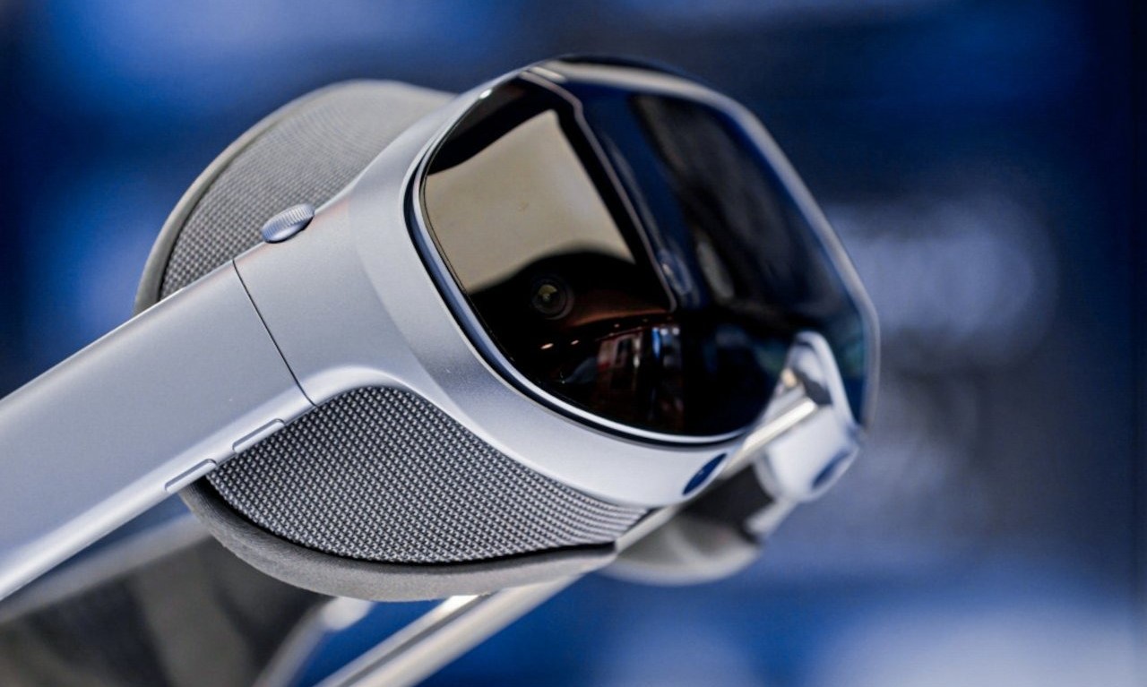 Vivo Vision: Apple's Vision Pro Meets Android - Gadget Review