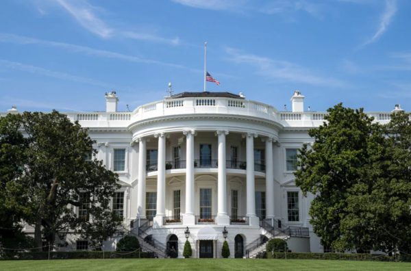 Trump Forces White House App on All Federal Employee Phones - Gadget Review